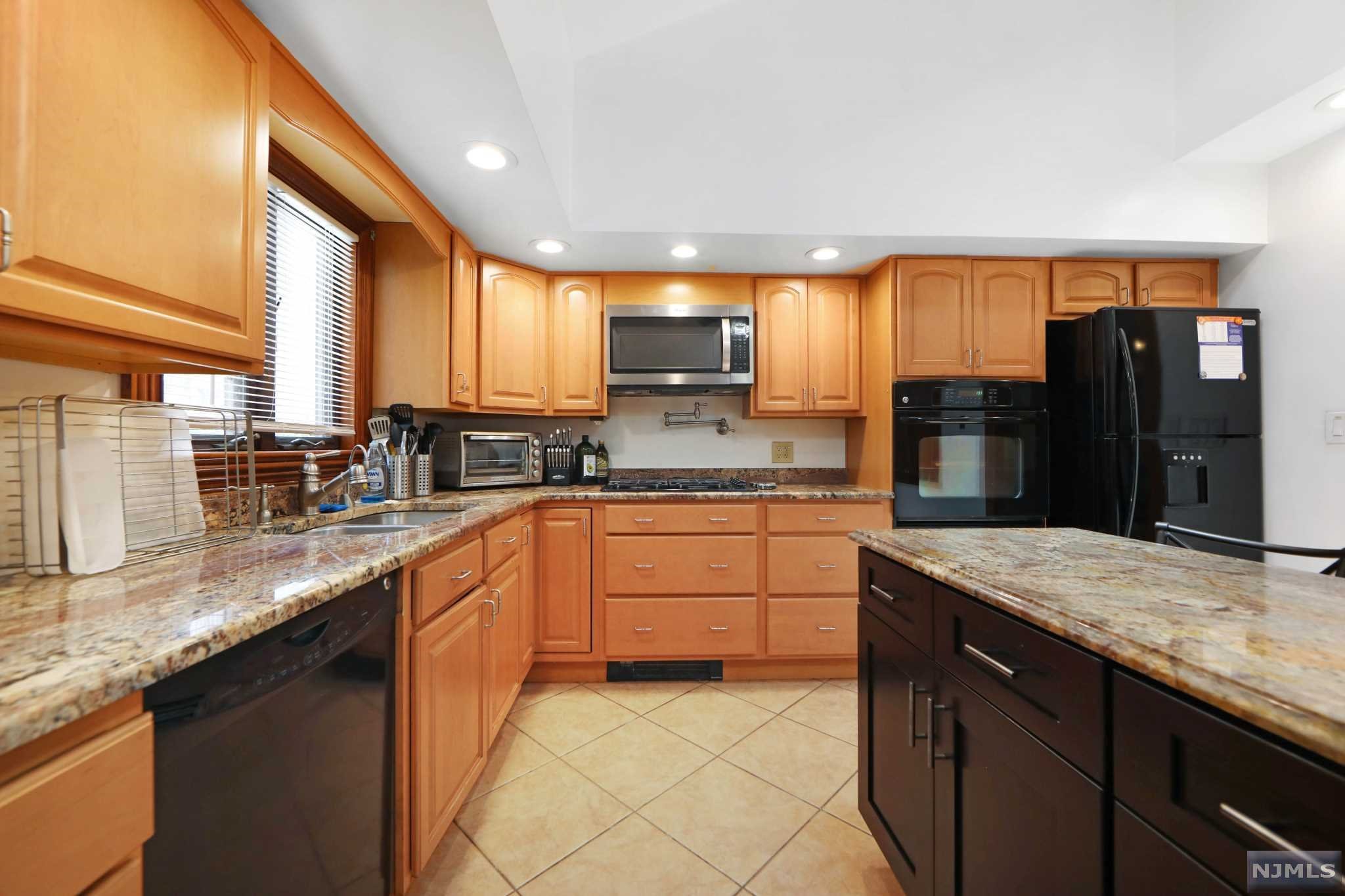 176 Columbia Lodi NJ 07644 | Leased