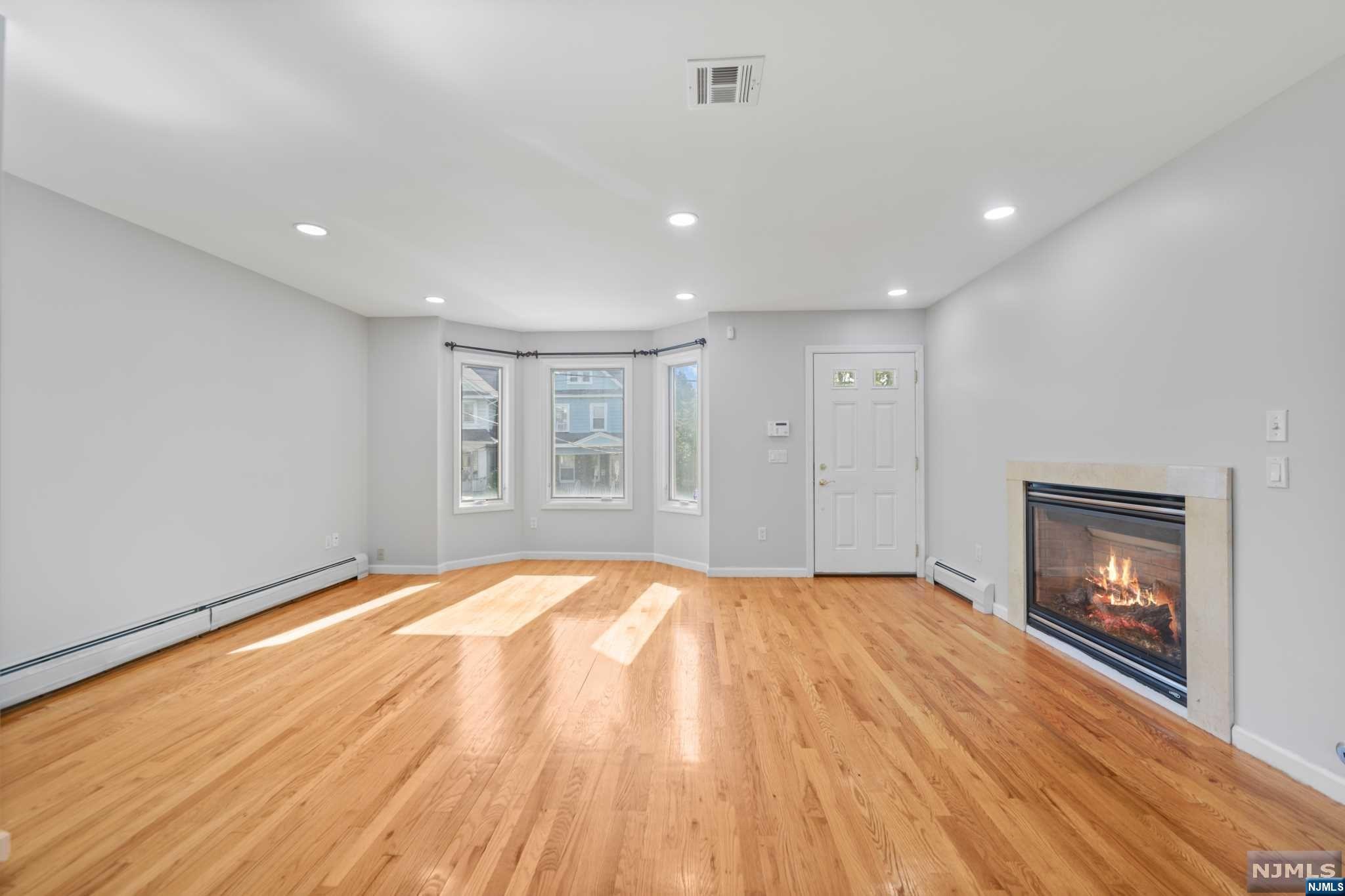 243A Warren A Fort Lee NJ 07024 | Leased