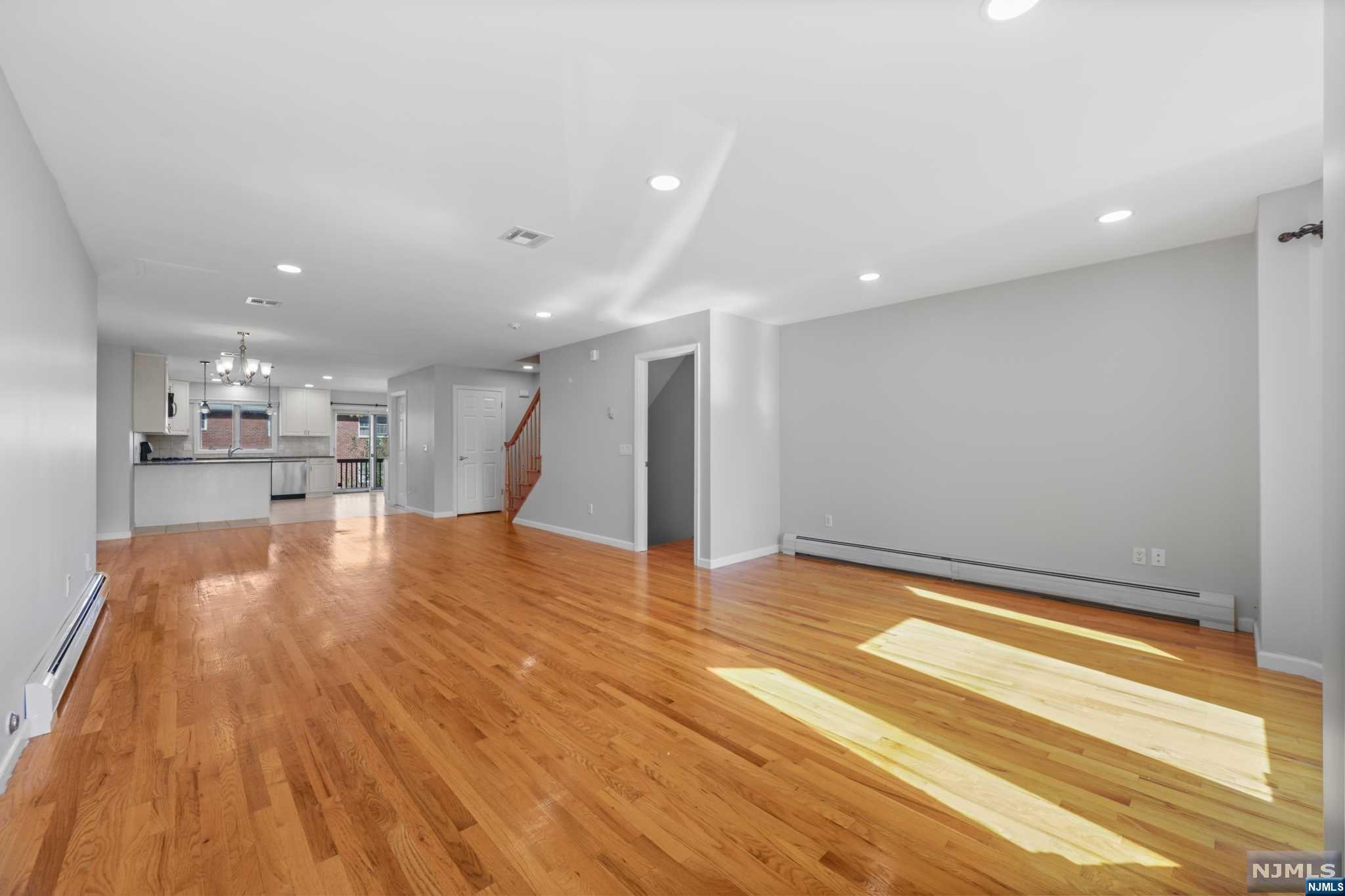 243A Warren A Fort Lee NJ 07024 | Leased