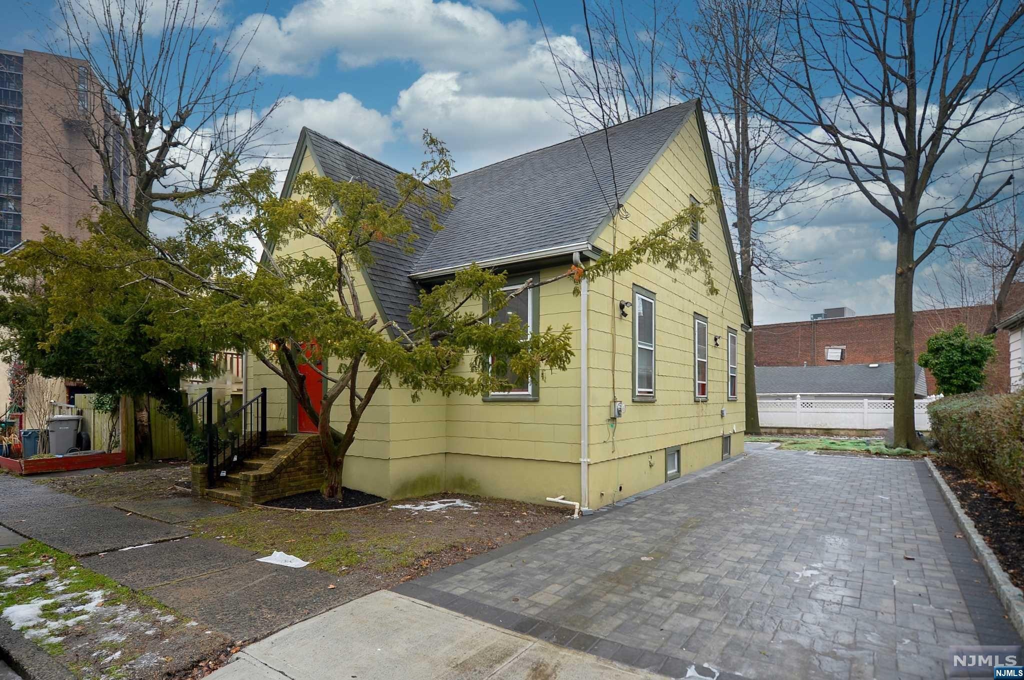 MLS Number 24002537 - 3 bed,1 bath, Residential Property for $550,000 ...