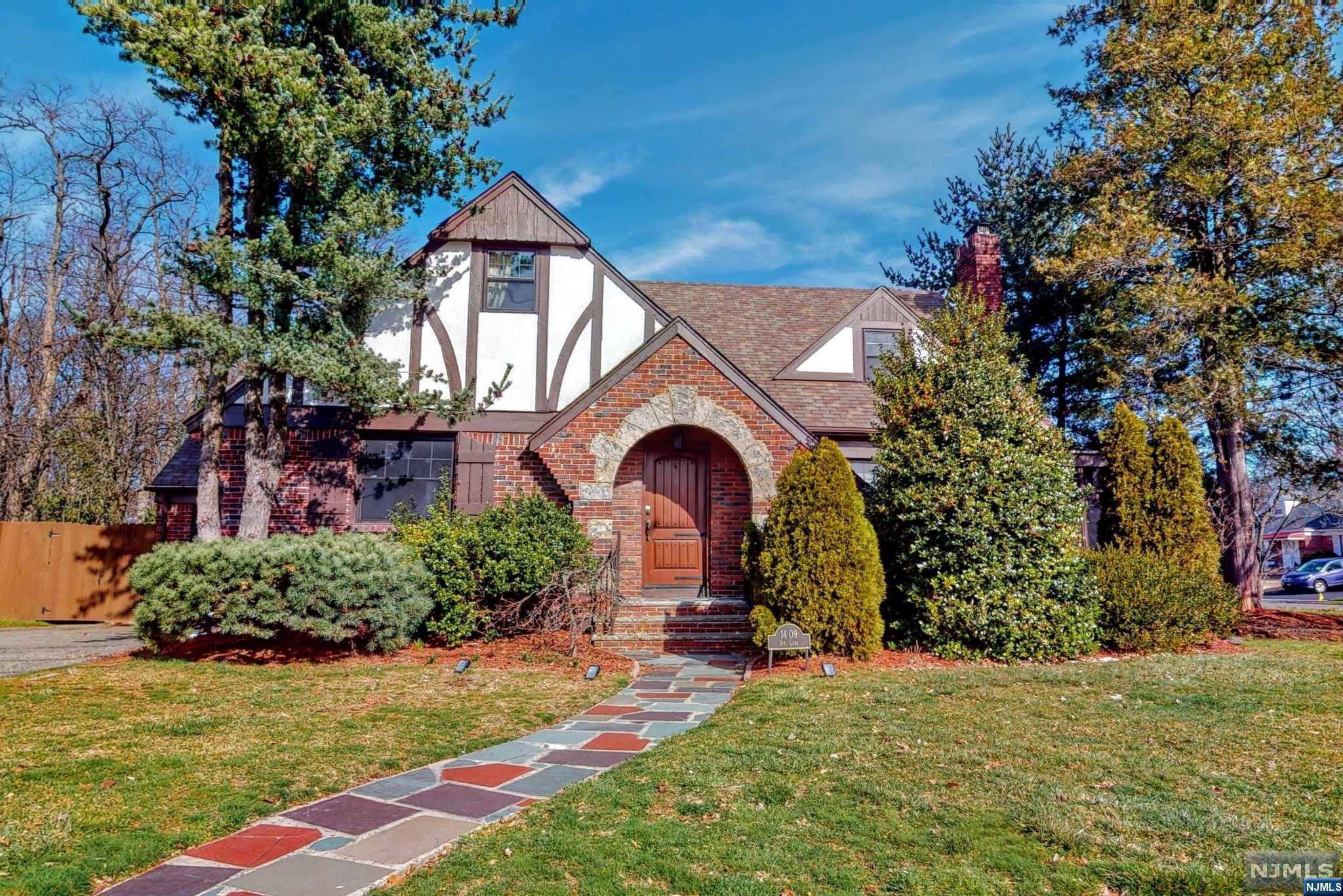 MLS Number 24007241 - 4 bed,2 bath, Residential Property for $679,000 ...