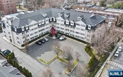 MLS Number 24008421 - 1 bed,1 bath, Condo/Coop/Townhouse Property for ...