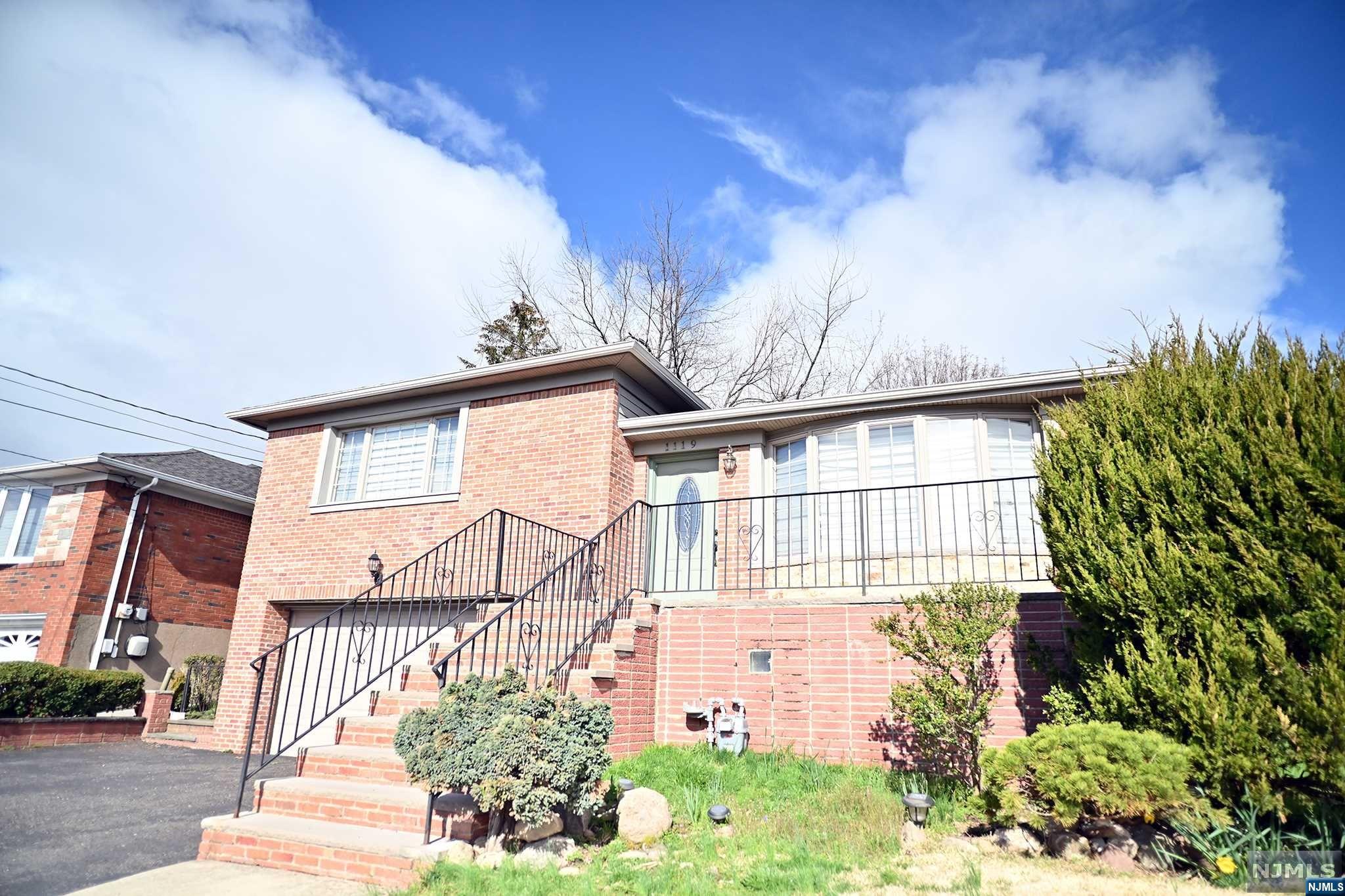 MLS Number 24010474 - 3 bed,3 bath, Residential Property for $1,060,000 ...