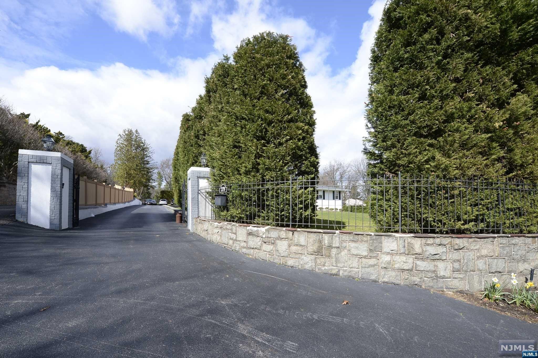 MLS Number 24010728 - 6 bed,5 bath, Residential Property for $1,399,000 ...