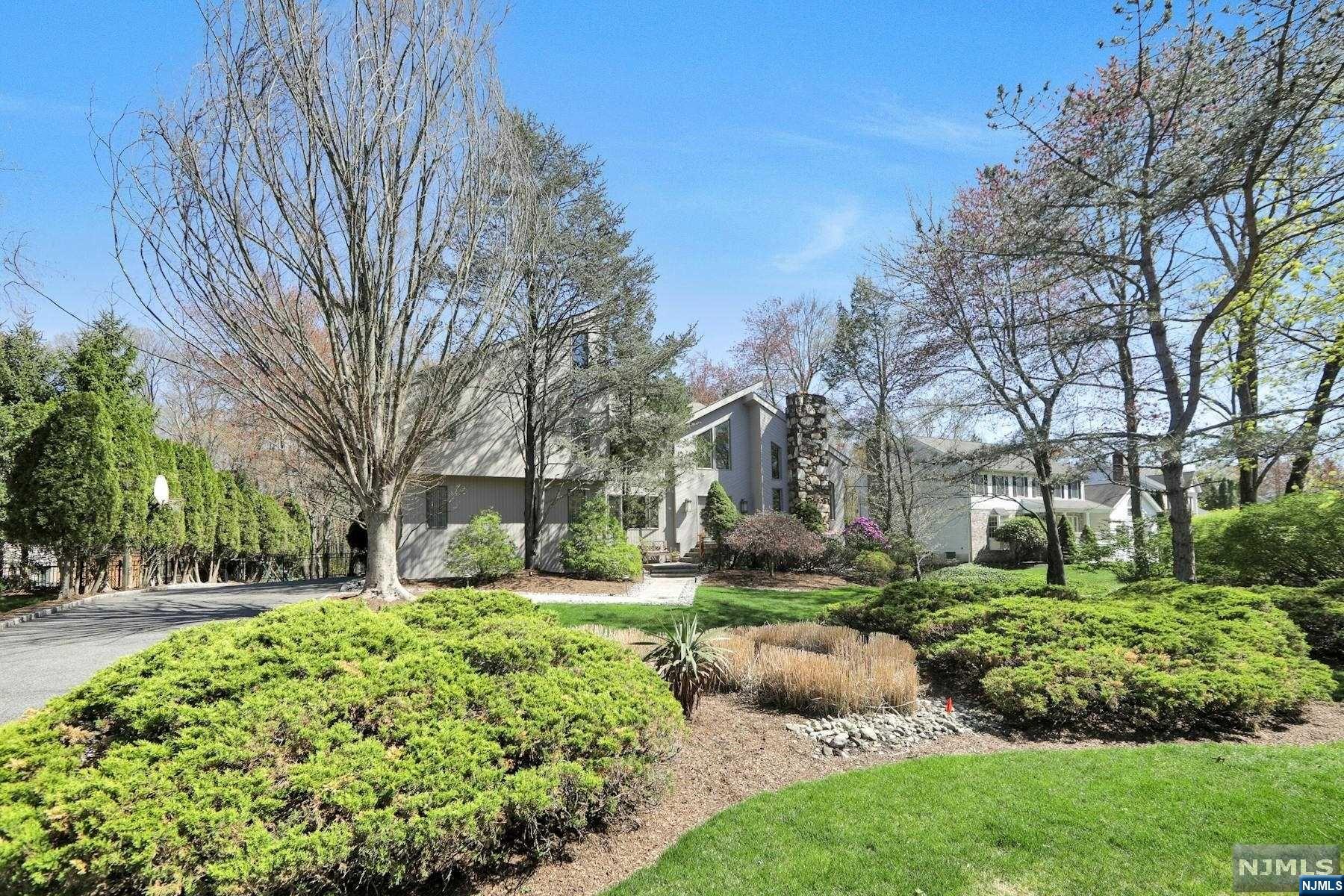 MLS Number 24011452 - 6 bed,3 bath, Residential Property for $1,499,000 ...