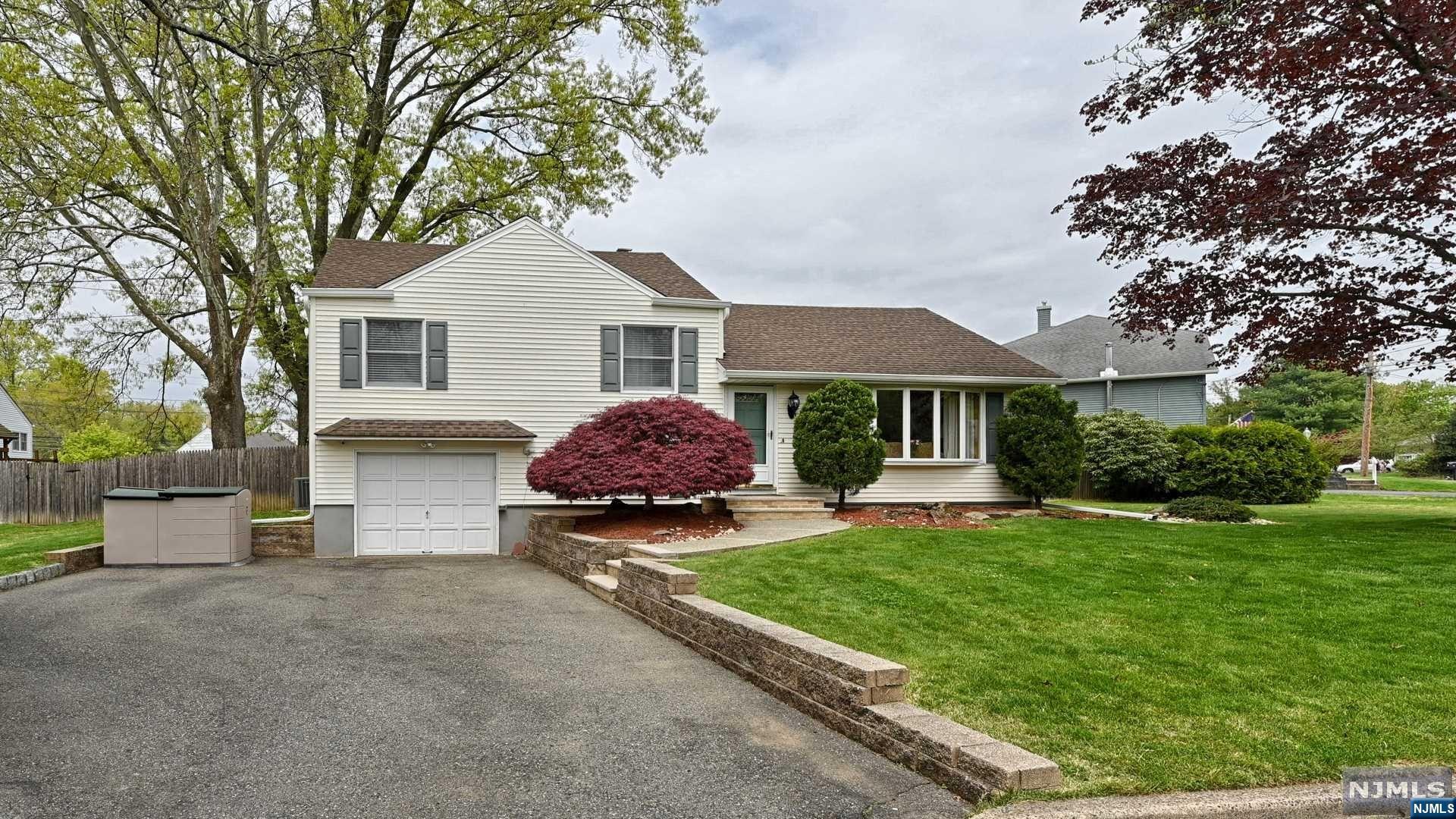 MLS Number 24013064 - 3 bed,2 bath, Residential Property for $585,000 ...