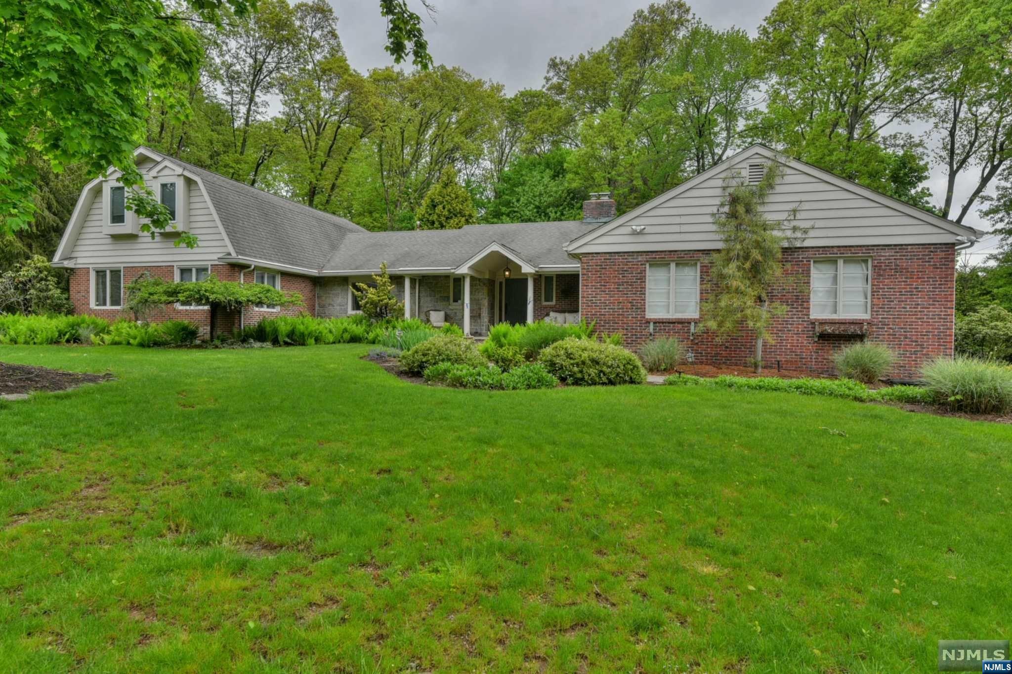 MLS Number 24014289 - 4 bed,4 bath, Residential Property for $999,999 ...