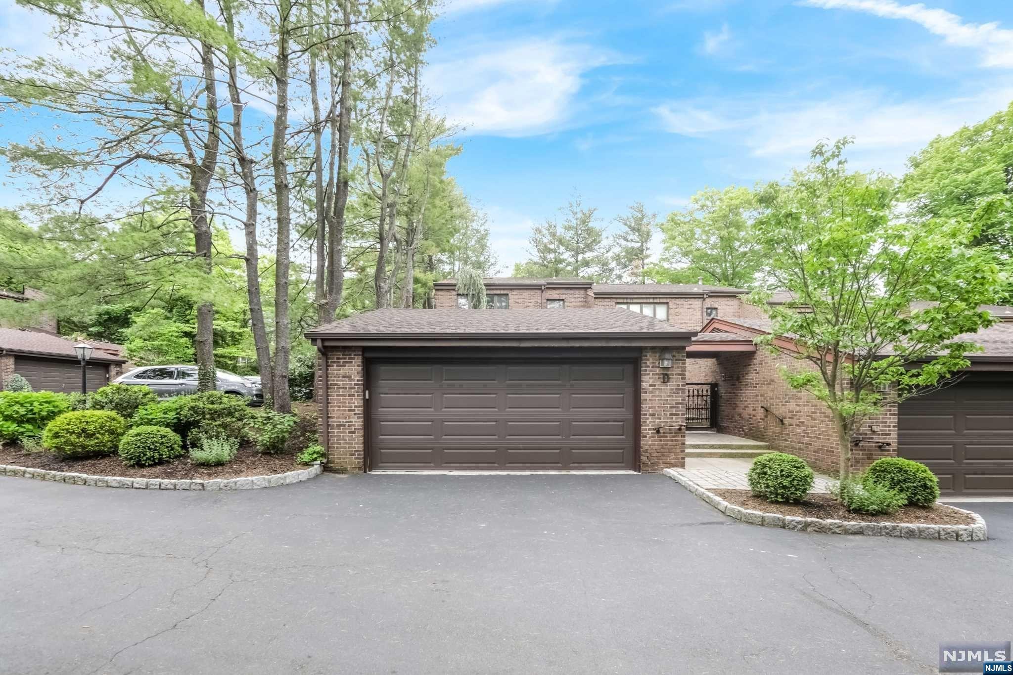 MLS Number 24015106 - 3 bed,2 bath, Condo/Coop/Townhouse Property for $975,000 - 133 E Palisade ...