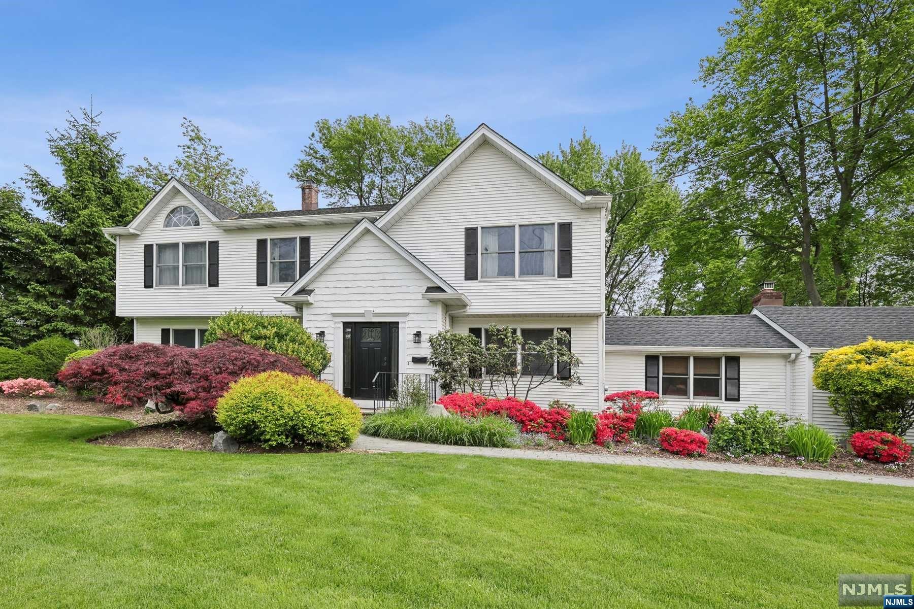 MLS Number 24015258 - 5 bed,3 bath, Residential Property for $965,000 ...