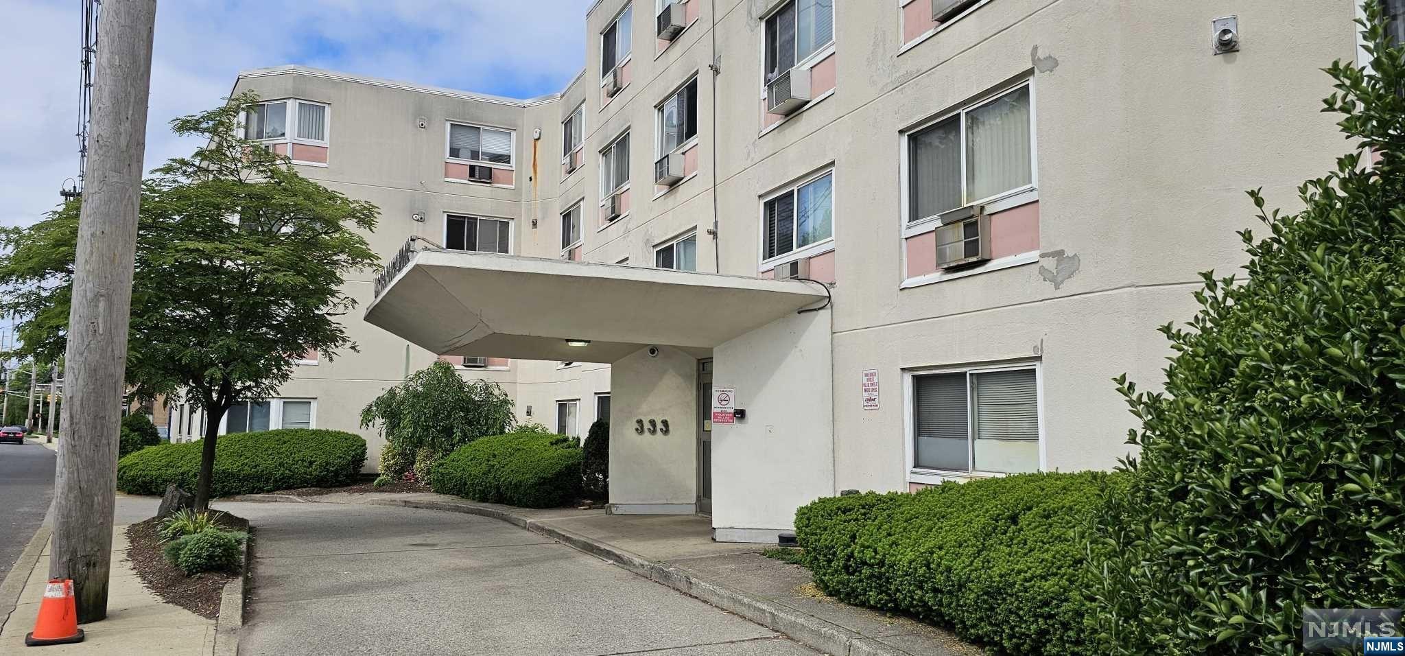 MLS Number 24016492 - 1 bed,1 bath, Condo/Coop/Townhouse Property for $299,500 - 333 Grand ...