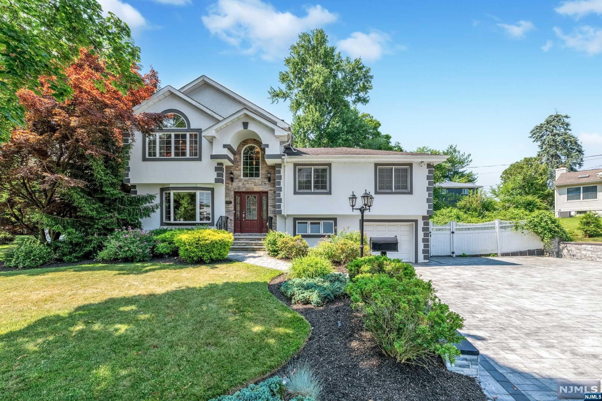 MLS Number 24020312 - 4 bed,3 bath, Residential Property for $1,270,000 ...