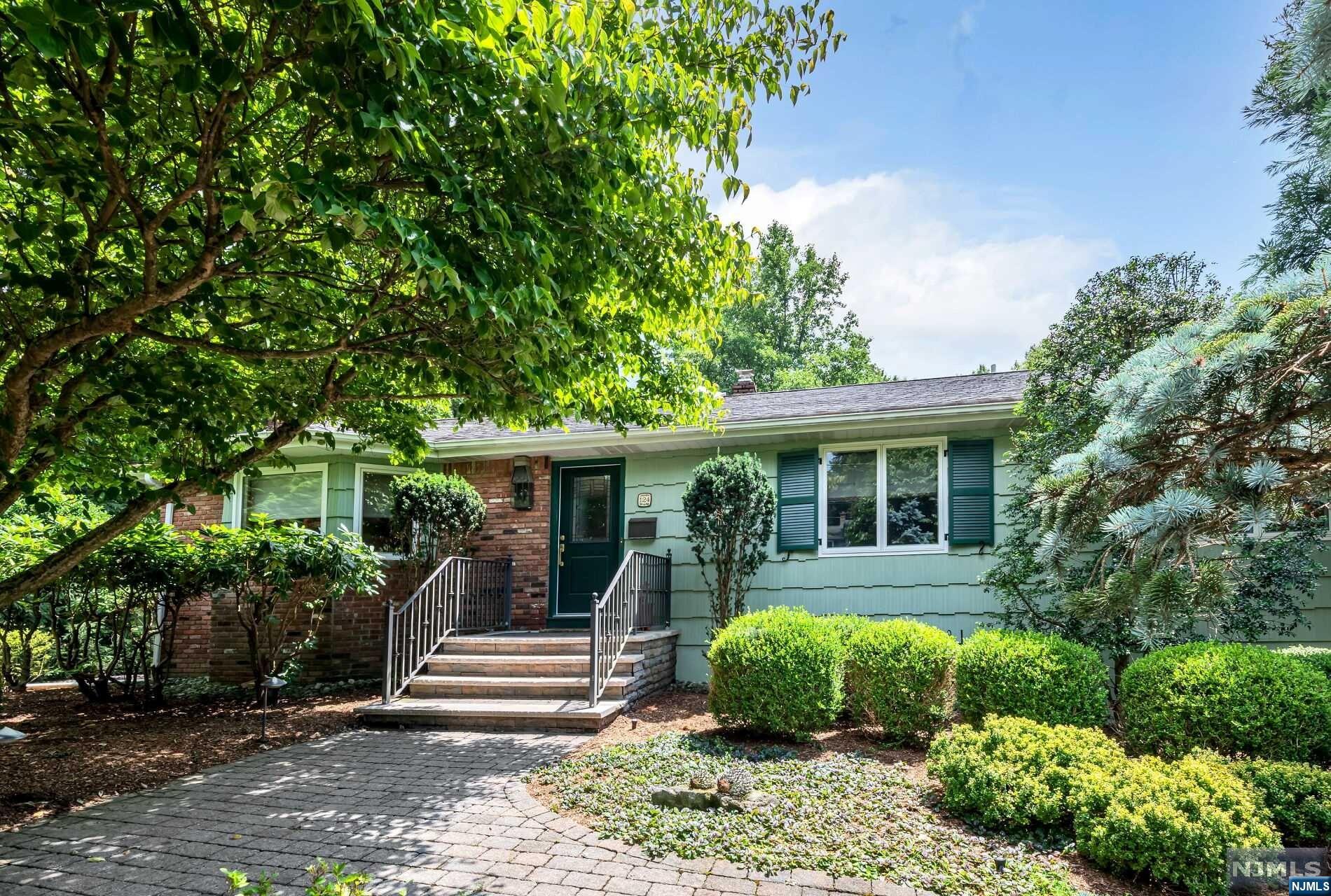 MLS Number 24022184 - 3 bed,2 bath, Residential Property for $889,000 ...