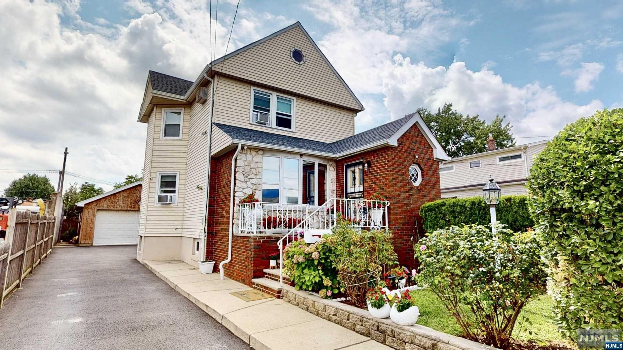 MLS Number 24024974 - 2 bed,1 bath, Residential Property for $475,000 ...