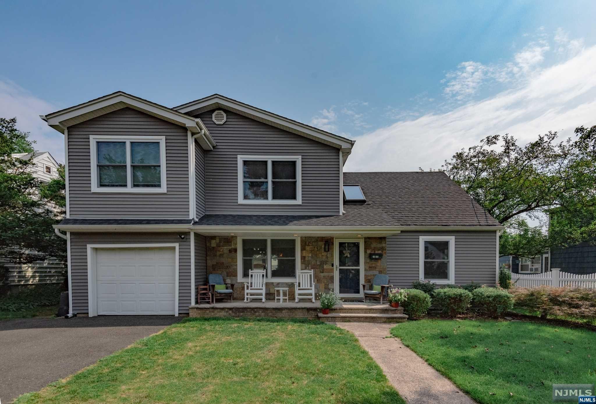 MLS Number 24025344 - 5 bed,3 bath, Residential Property for $808,000 ...
