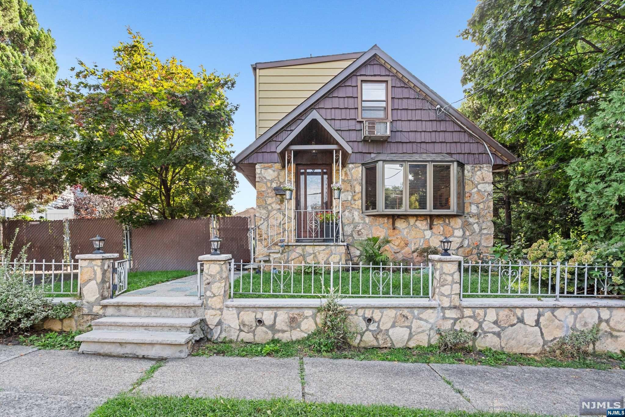 MLS Number 24028270 - 5 bed,3 bath, Multi-Family Property for $685,000 ...