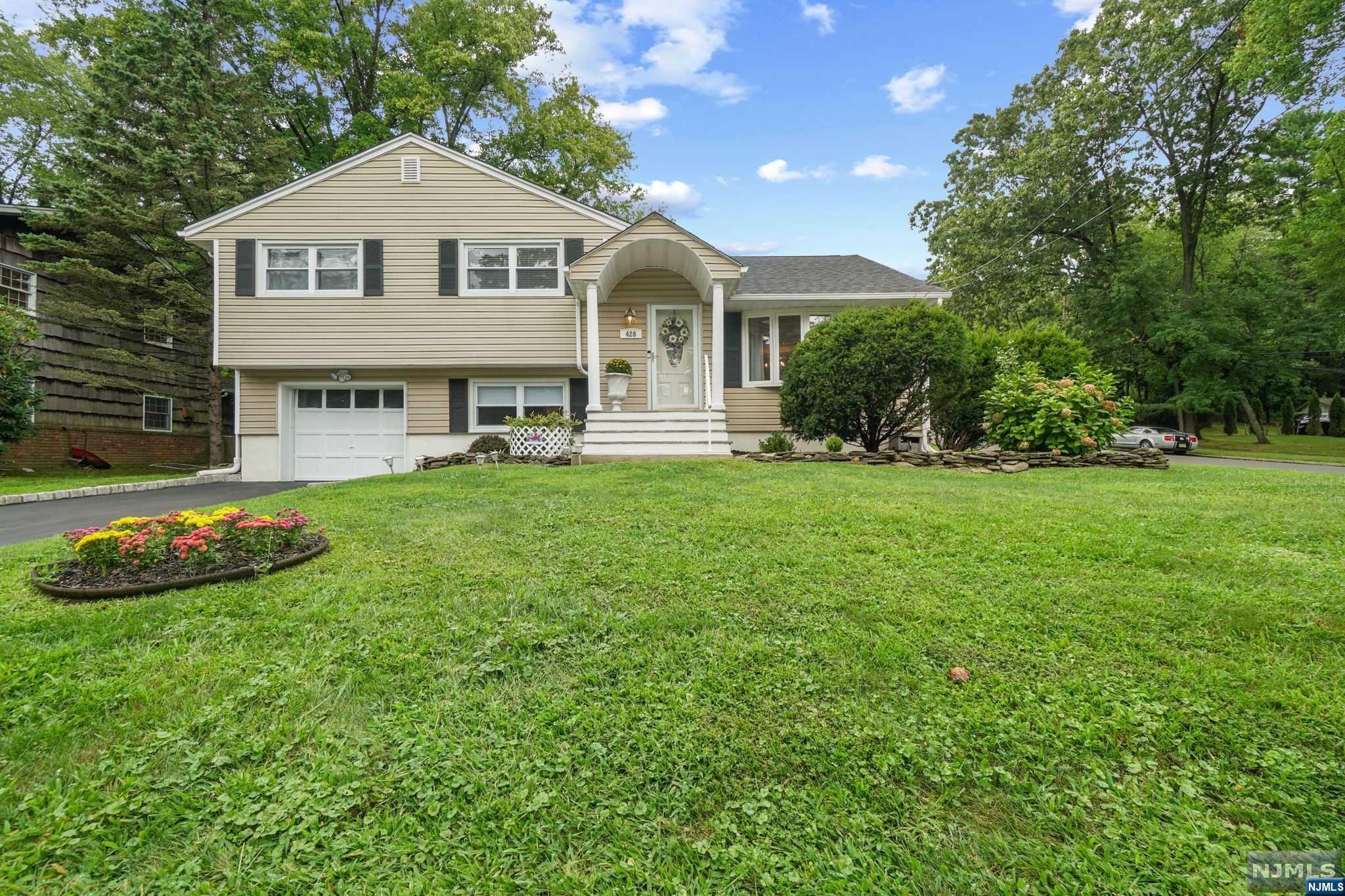 MLS Number 24028452 - 3 bed,2 bath, Residential Property for $659,000 ...