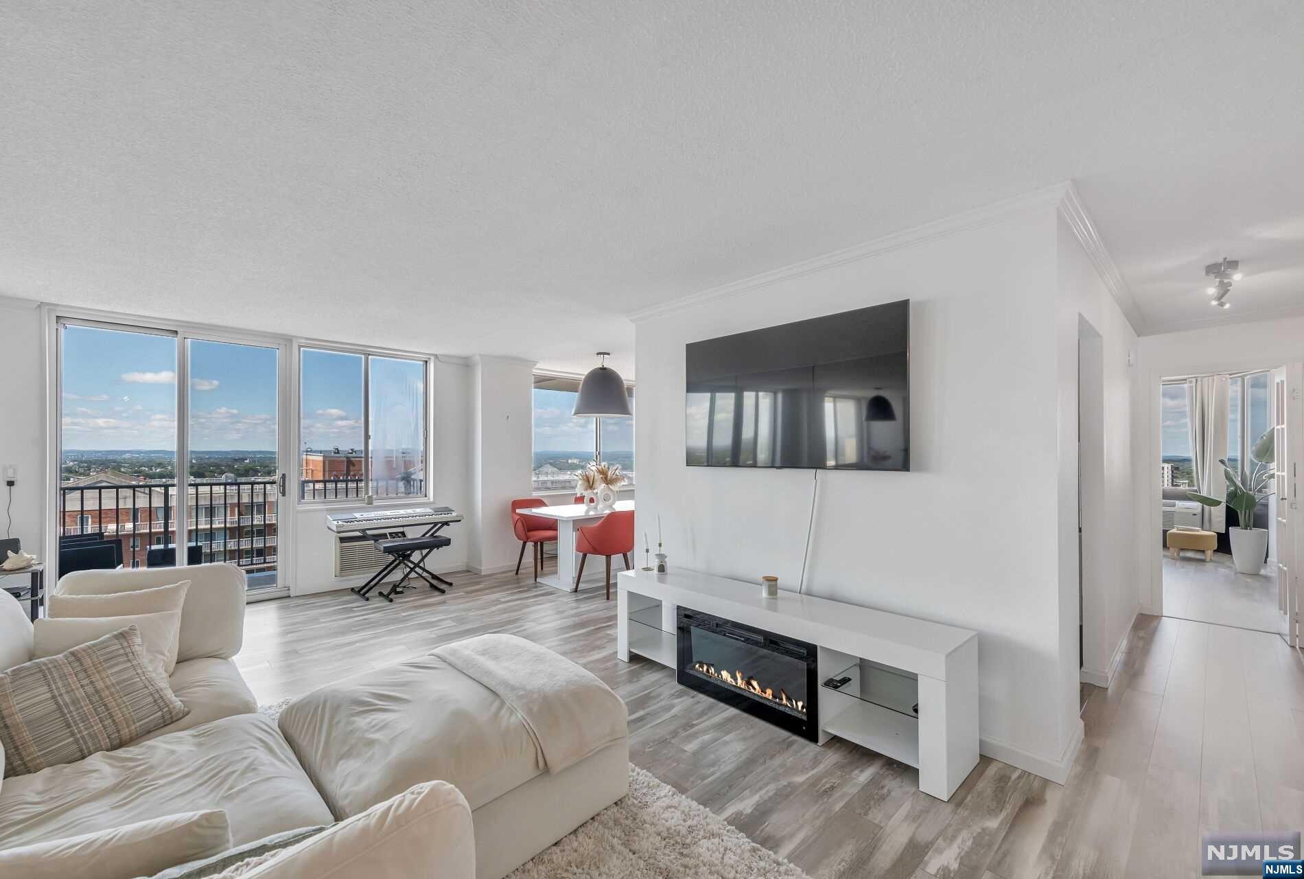 MLS Number 24029490 - 1 bed,1 bath, Condo/Coop/Townhouse Property for ...