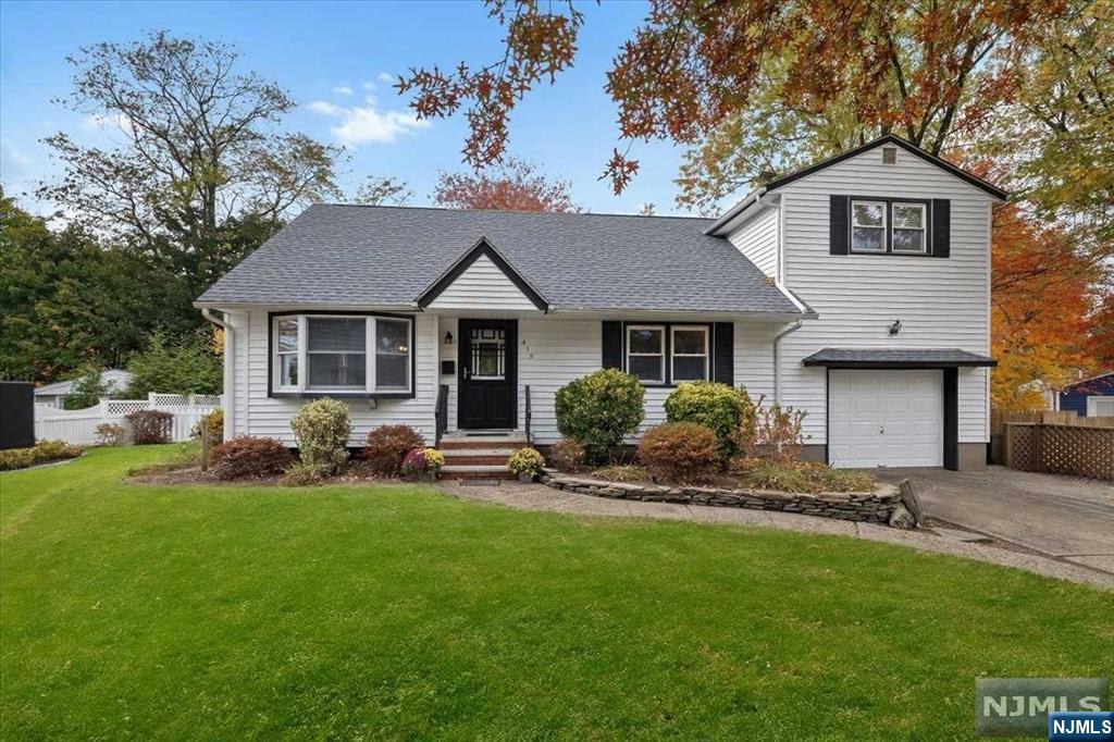 MLS Number 24032786 - 5 bed,2 bath, Residential Property for $679,000 ...