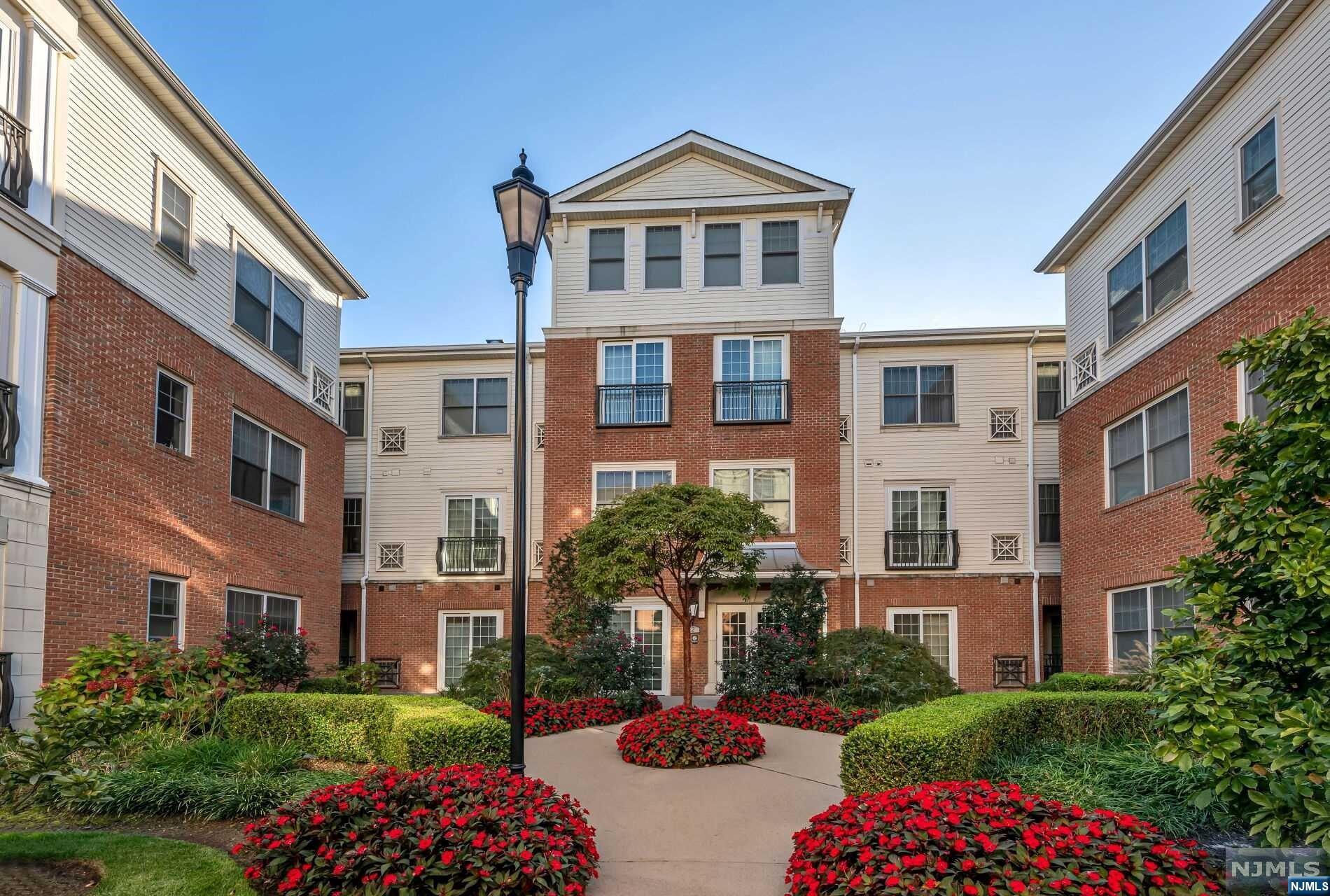 MLS Number 24033678 - 1 bed,1 bath, Condo/Coop/Townhouse Property for ...