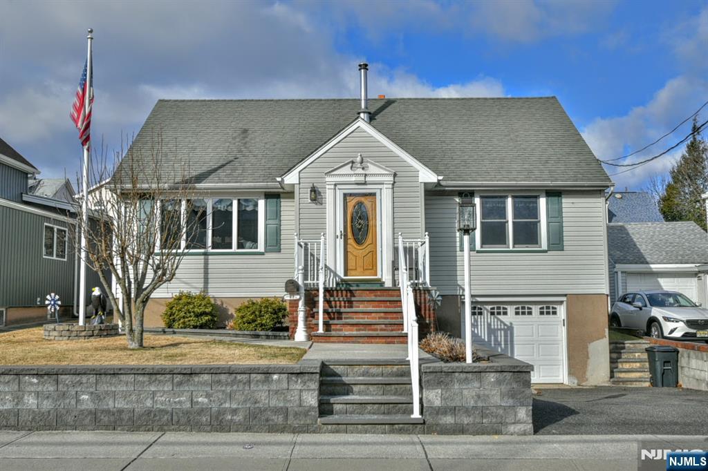 27 4th Street Wood Ridge NJ 07075 | Pending