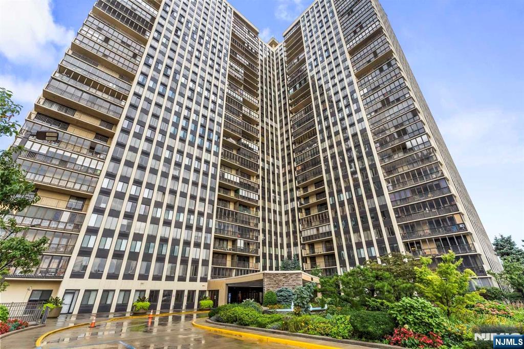 200 Winston Drive 720 Cliffside Park NJ 07010 | Active