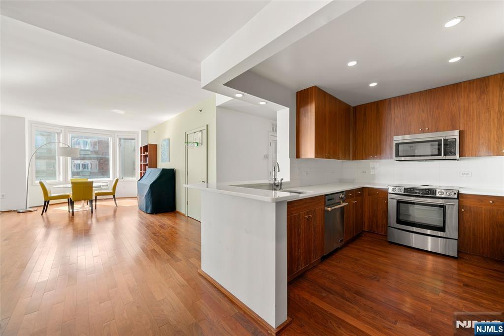 MLS Number 25004974 - 2 bed,2 bath, Condo/Coop/Townhouse Property for ...