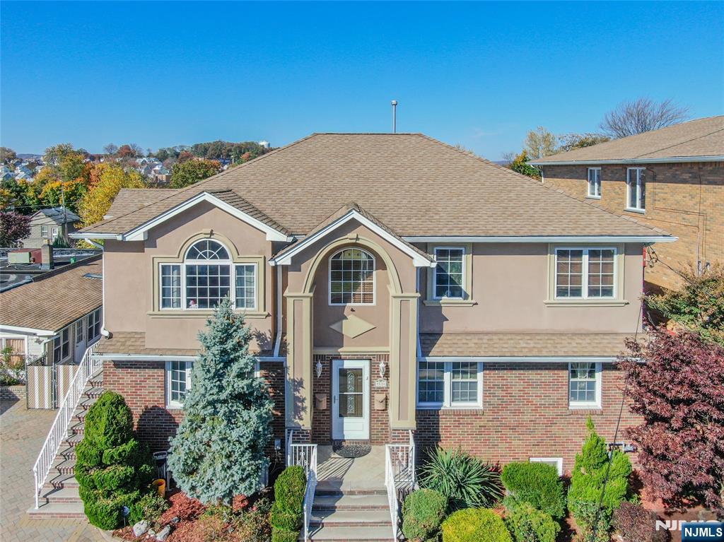 MLS Number 25007930 - 6 bed,5 bath, Multi-Family Property for $975,000 ...