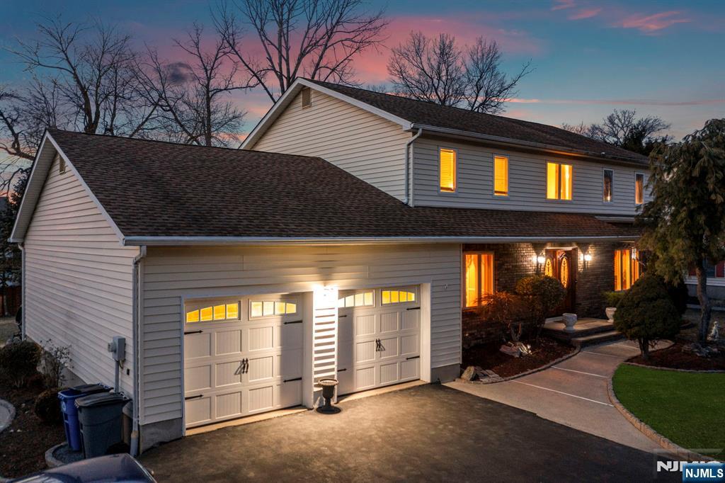 MLS Number 25008345 - 5 bed,3 bath, Residential Property for $988,888 ...