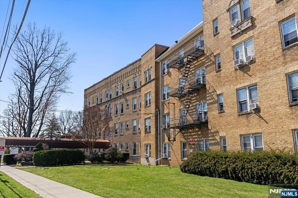 MLS Number 25008960 - 2 bed,1 bath, Condo/Coop/Townhouse Property for ...