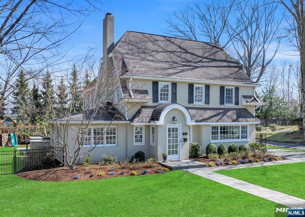 MLS Number 25009105 - 6 bed,3 bath, Residential Property for $1,495,000 ...