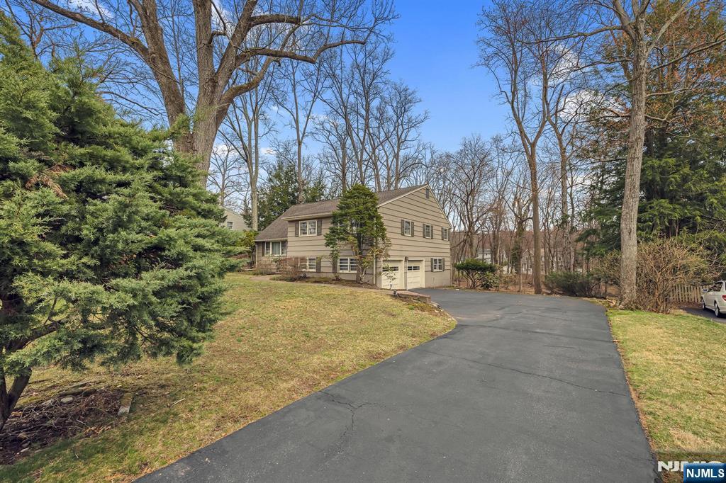 MLS Number 25009461 - 4 bed,3 bath, Residential Property for $1,000,000 ...