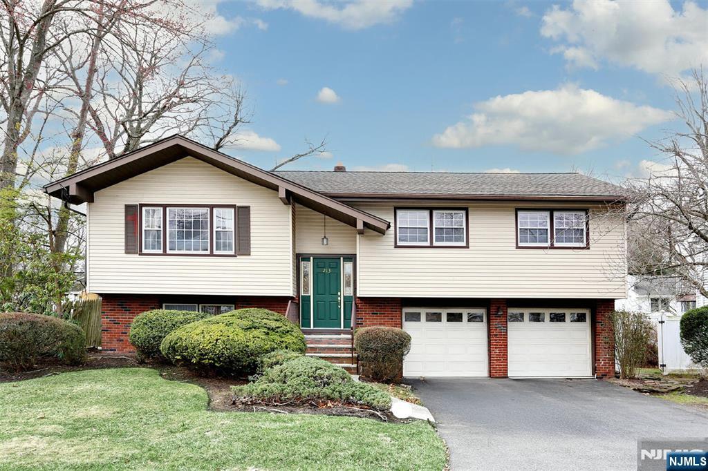 MLS Number 25009595 - 3 bed,1 bath, Residential Property for $649,999 ...