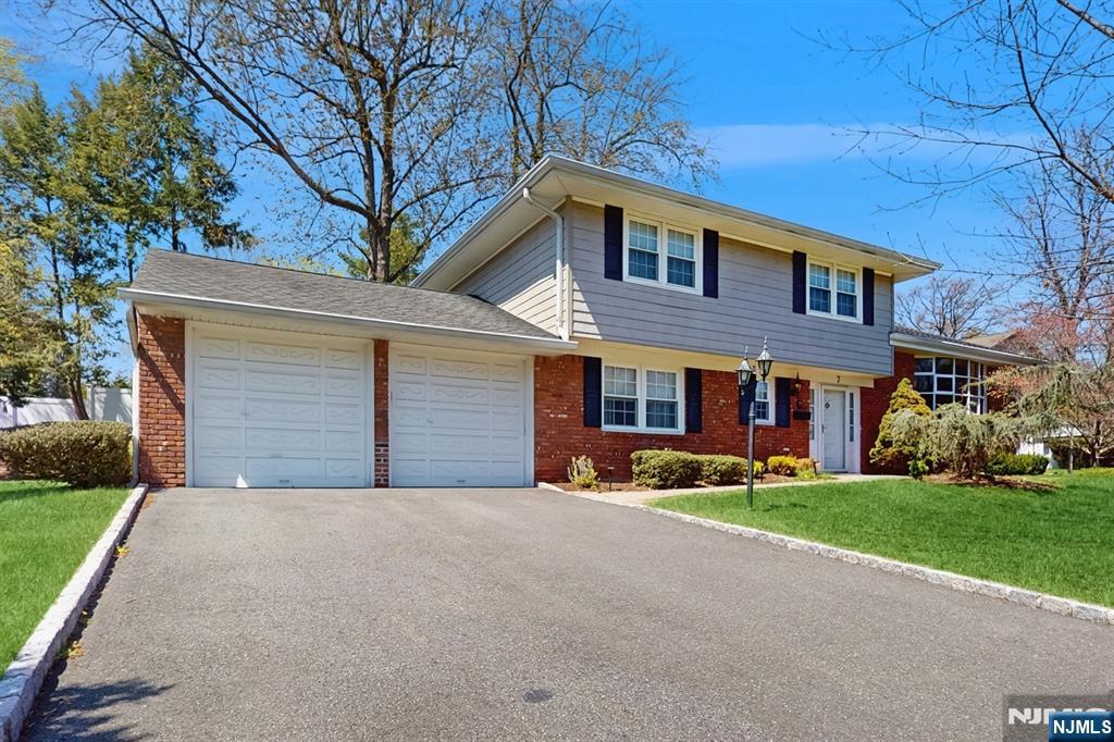 MLS Number 25012927 - 4 bed,2 bath, Residential Property for $1,100,000 ...