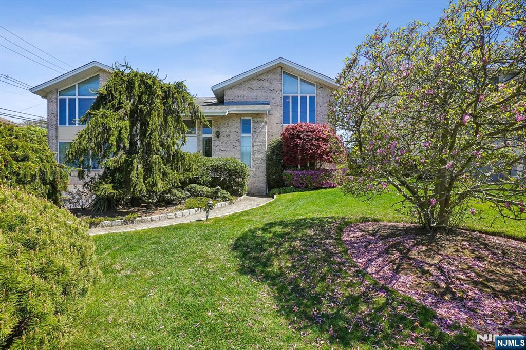 MLS Number 25014019 - 5 bed,4 bath, Residential Property for $1,888,000 ...