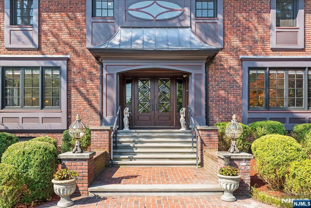 MLS Number 25014766 - 5 bed,4 bath, Residential Property for $2,190,000 ...