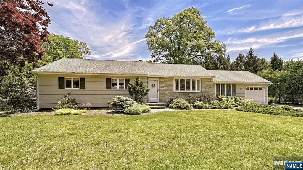 MLS Number 25015948 - 3 bed,1 bath, Residential Property for $549,900 ...