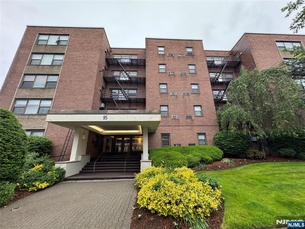 MLS Number 25016557 - 1 bed,1 bath, Condo/Coop/Townhouse Property for ...