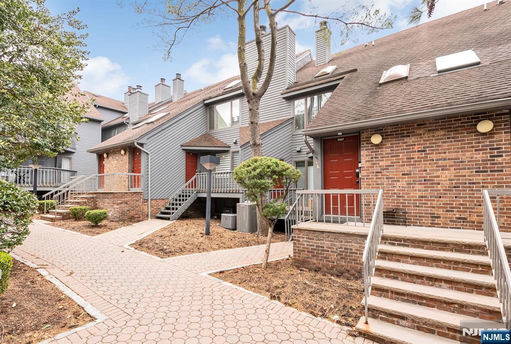 MLS Number 25016969 - 2 bed,2 bath, Condo/Coop/Townhouse Property for $639,000 - 1566 Anderson ...