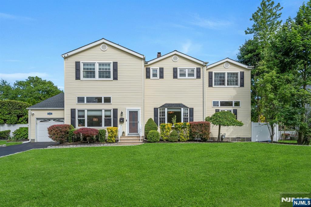 MLS Number 25017141 - 5 bed,4 bath, Residential Property for $1,300,000 ...