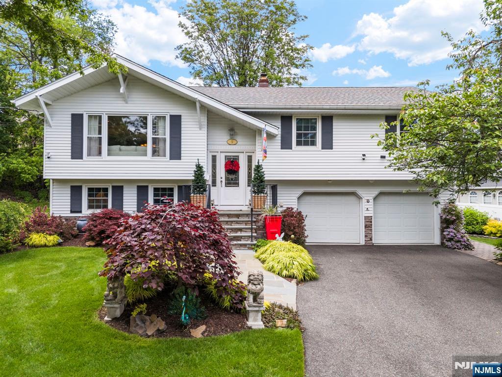 MLS Number 25017963 - 4 bed,2 bath, Residential Property for $879,999 ...