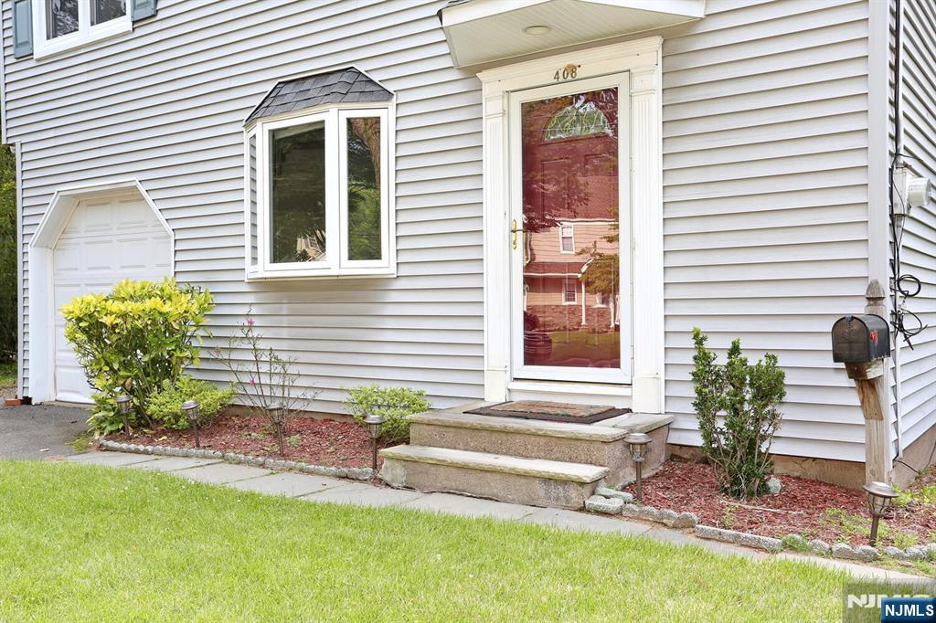 MLS Number 25019244 - 3 bed,1 bath, Residential Property for $679,000 ...