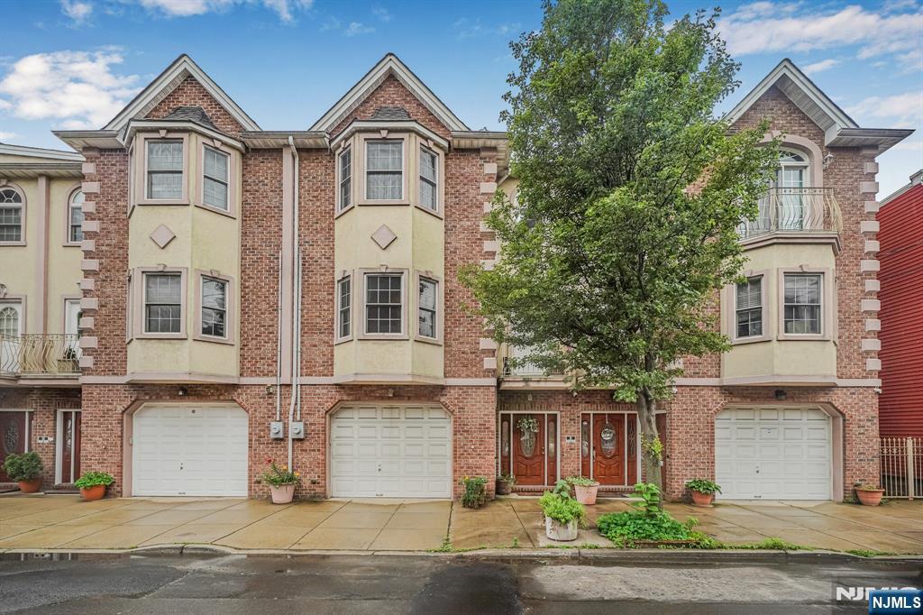 129 Niagara Street Newark NJ 07105 | Active