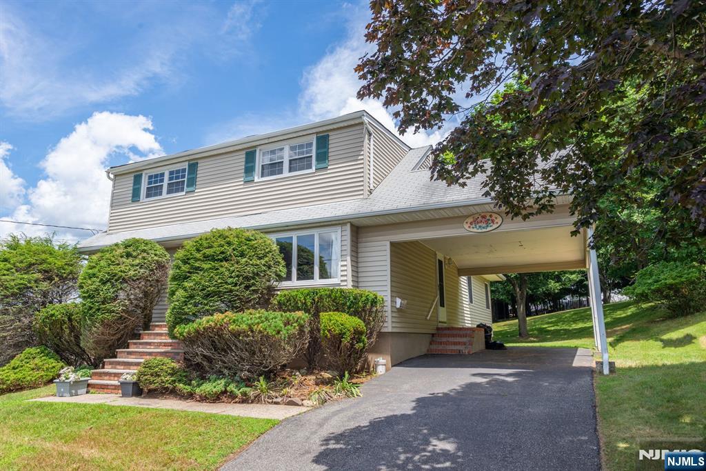 MLS Number 25024125 - 5 bed,1 bath, Residential Property for $524,900 ...