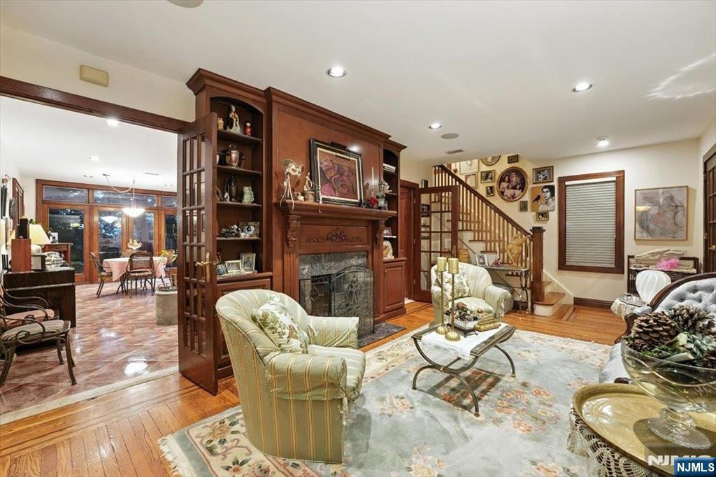 MLS Number 25025118 - 3 bed,3 bath, Residential Property for $899,000 ...