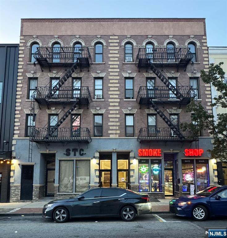 208-210 Harrison APT9 Harrison NJ 07029 | Active