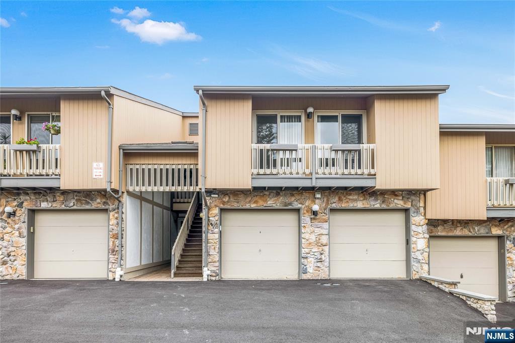 8 Larkin West Orange NJ 07052 | Active