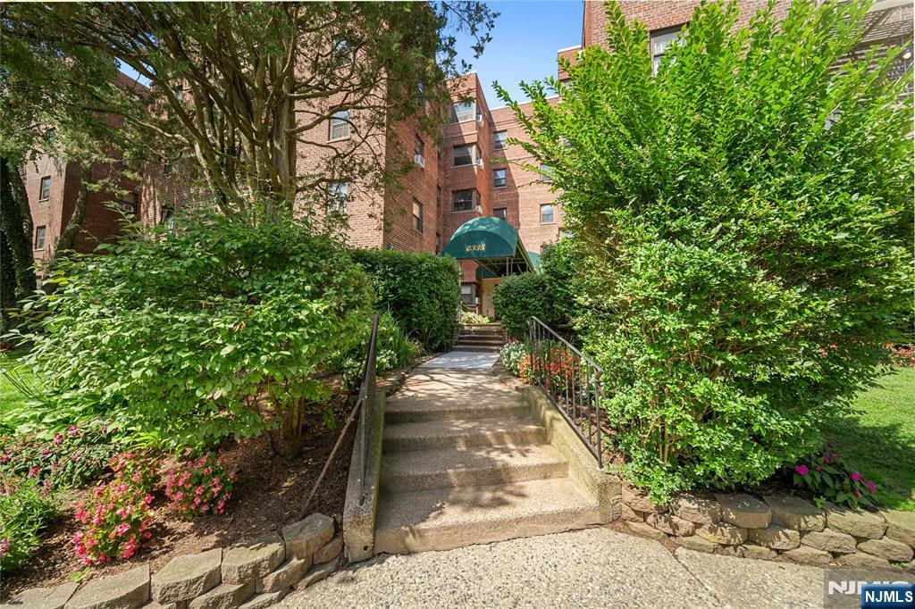 MLS Number 25030282 - 2 bed,1 bath, Condo/Coop/Townhouse Property for ...