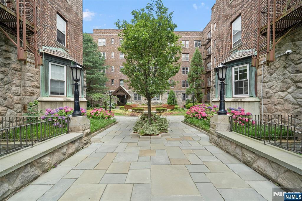 275 Engle Street A4 Englewood NJ 07631 | Active