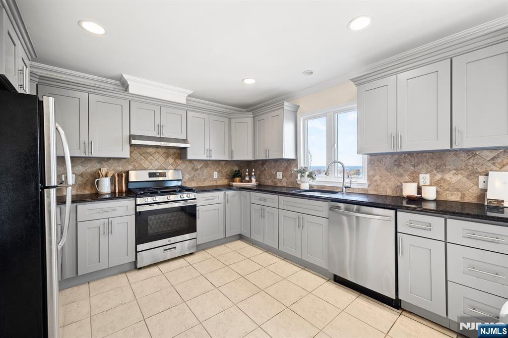 MLS Number 25040349 - 3 bed,3 bath, Condo/Coop/Townhouse Property for ...