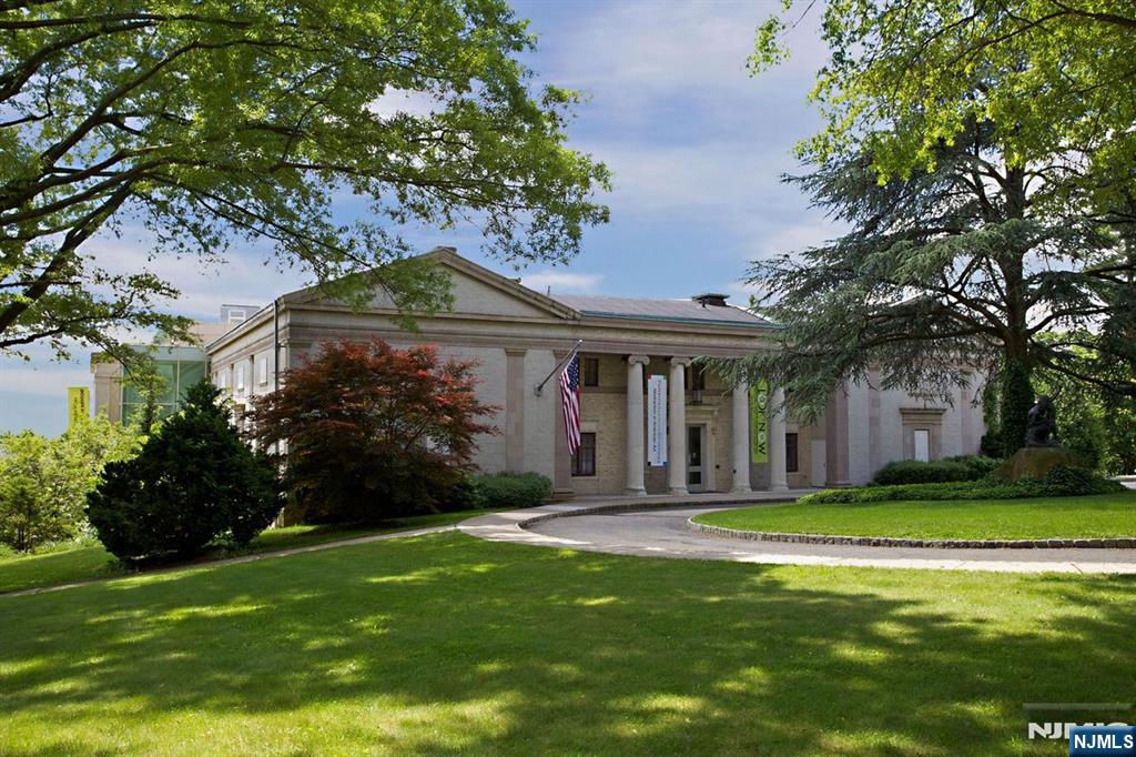 12 Mountain 25 Montclair NJ 07042 | Active